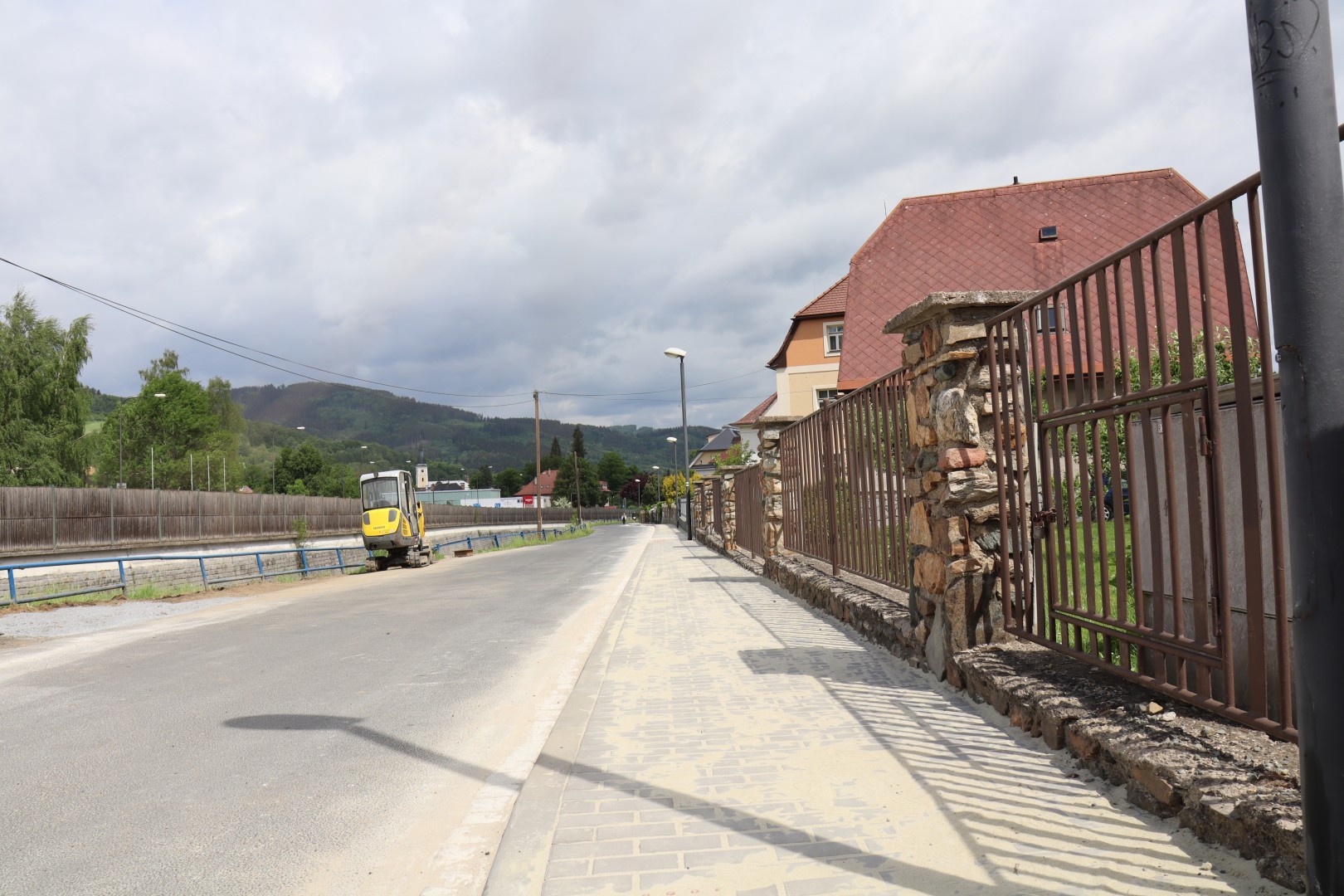 Chodník ul. Nábřežní (od OP k mostu u kina) | město Jeseník